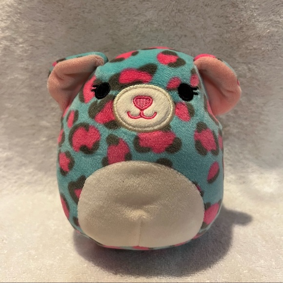 Squishmallows | Toys | 25 Or 32 Nwot Squishmallow Chelsea The Cheetah ...